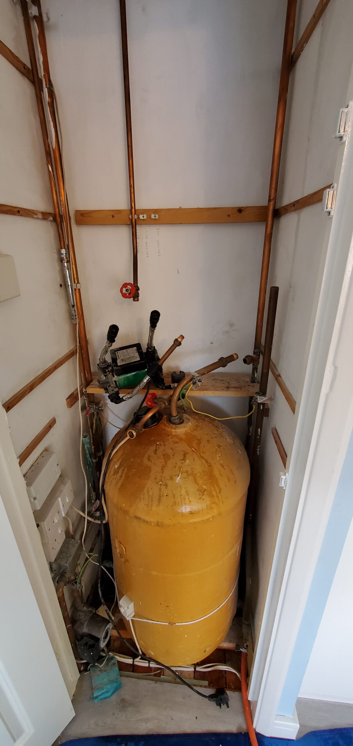 System conversion from open vent to combi boiler in Kent - Heat Pump ...